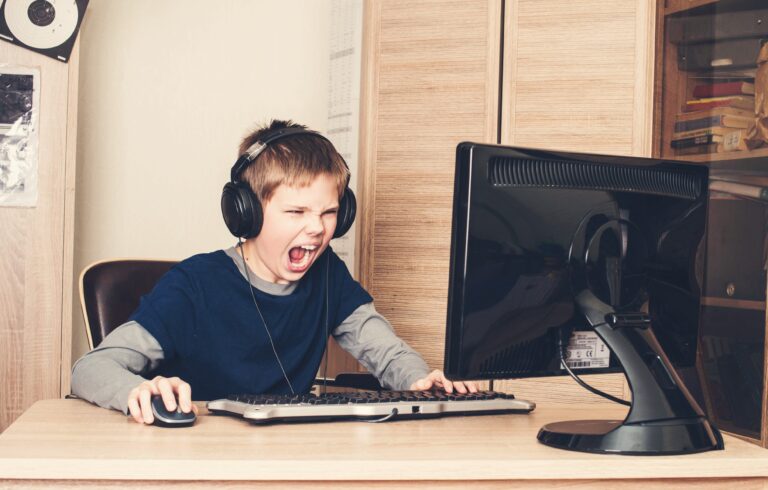 How To Get Rid Of Screen Tearing Without Spending Thousands 2022 Guide Green Poison how-to-get-rid-of-screen-tearing-without-spending-thousands-2022-guide-green-poison
