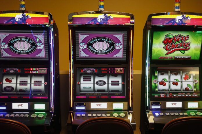 How to Tell if a Slot Machine Is Loose - 4 Tips - Green Poison