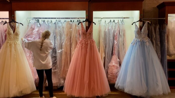 Prom Dress Shopping Tips: How to Find the Perfect Dress for Your Big ...